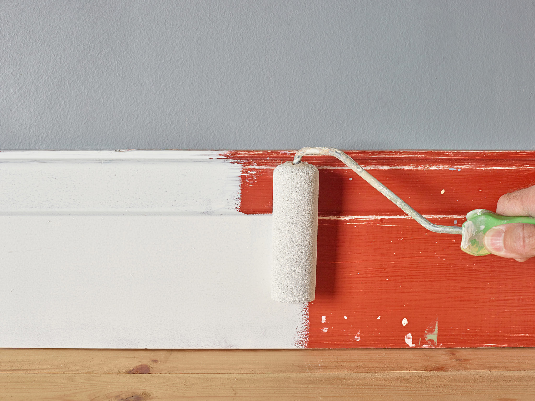 How to Paint Walls and Ceilings using Emulsion